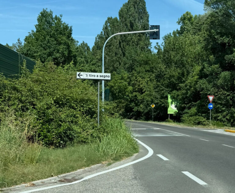 Si attiva il semaforo tra via Roosevelt e via della Costituzione ...
